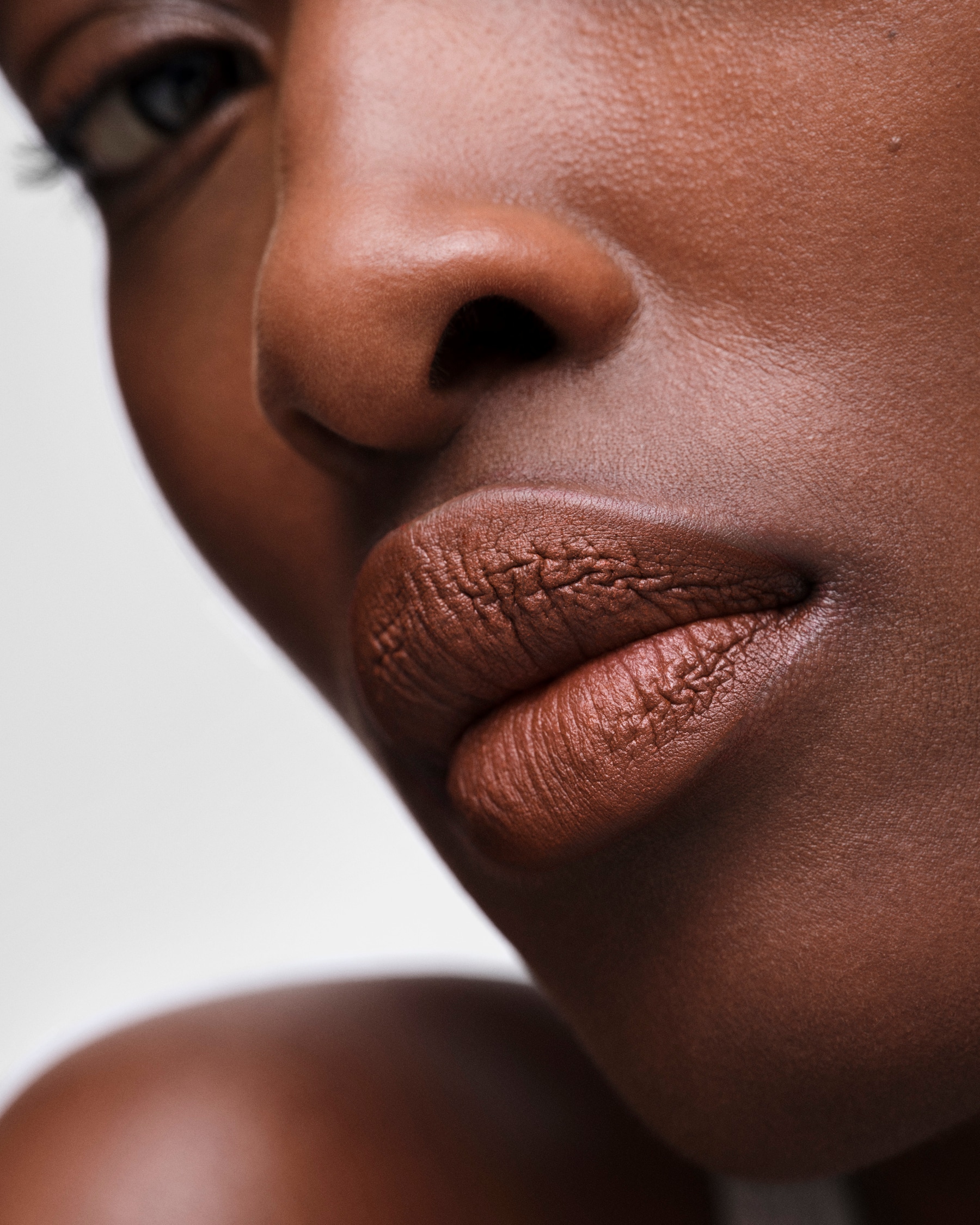 B01 - Argile Prada Monochrome Hyper Matte Lipstick - B01 - Argile | PRADA