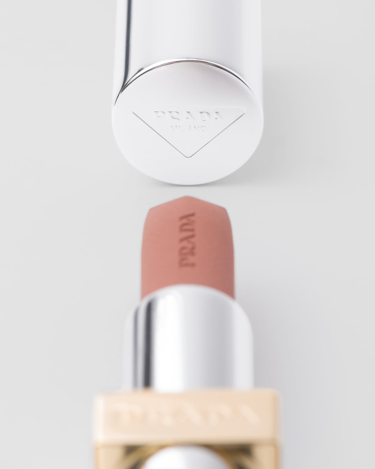 B01 - Argile Prada Monochrome Hyper Matte Lipstick - B01 - Argile | PRADA