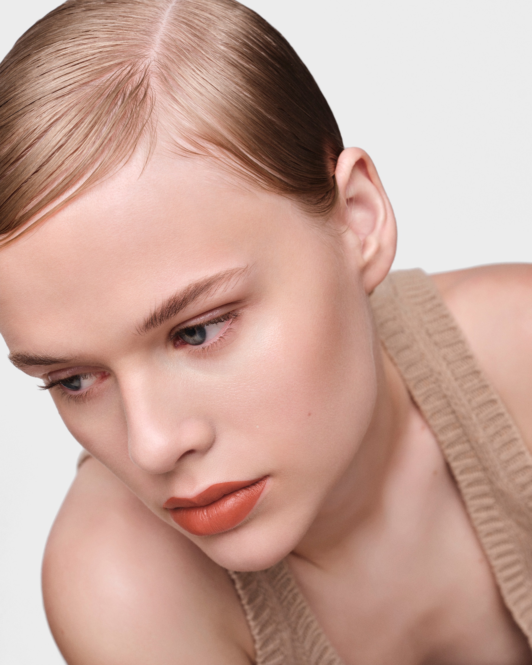 B05 - Fauve Prada Monochrome Hyper Matte Lipstick - B05 - Fauve | PRADA ...