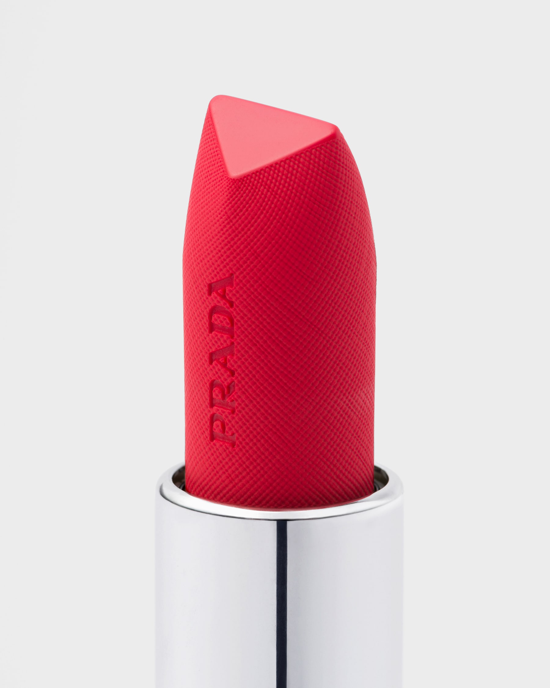 R26 - Lava Prada Monochrome Hyper Matte Lipstick - R26 - Lava | PRADA
