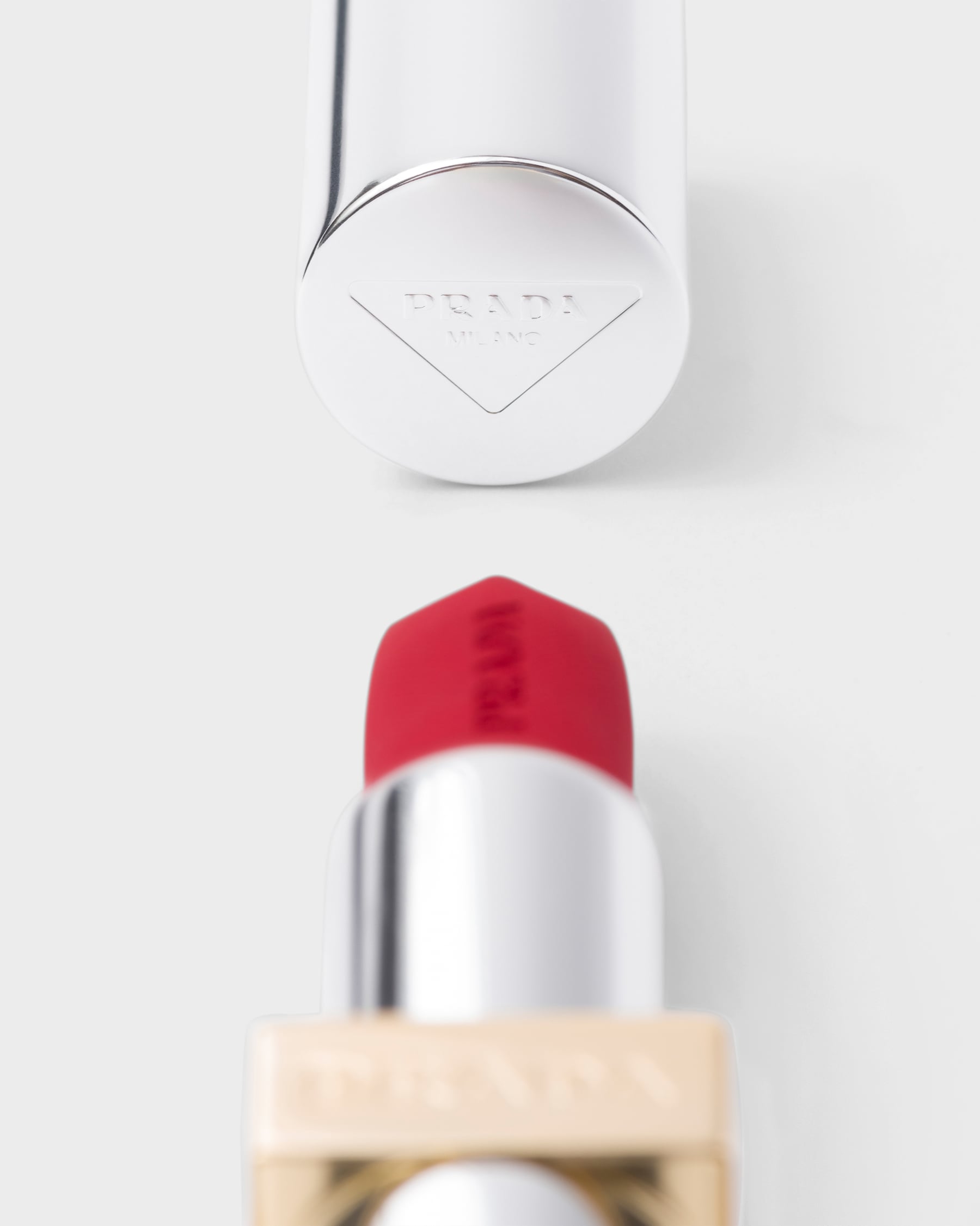 R28 - Fuoco Prada Monochrome Hyper Matte Lipstick - R28 - Fuoco | PRADA