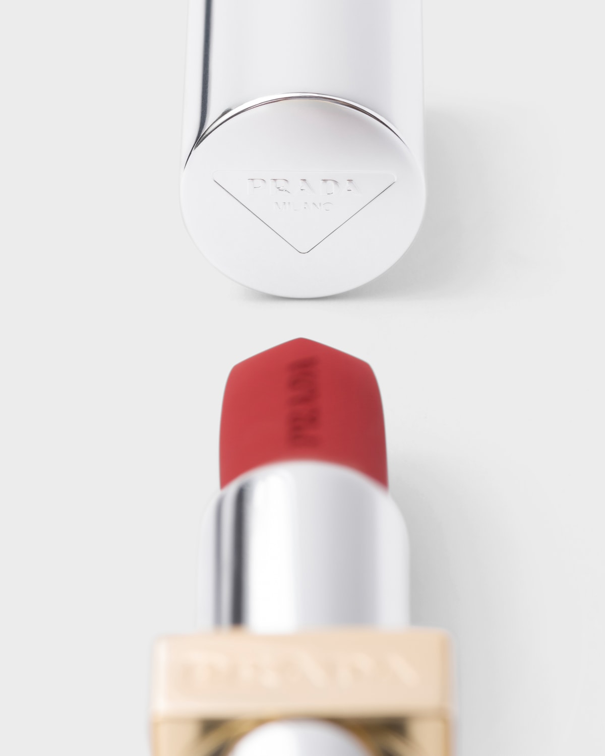 R29 - Pompei Prada Monochrome Hyper Matte Lipstick - R29 - Pompei | PRADA