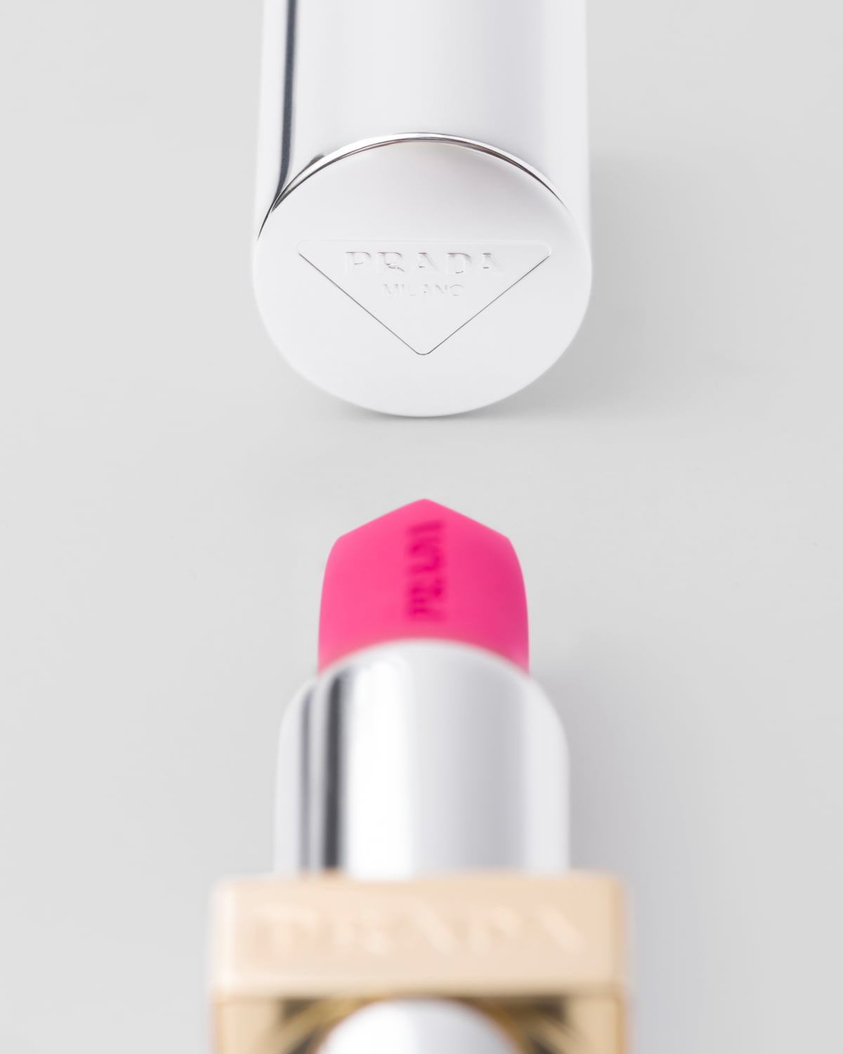 P55 - Fuxia Prada Monochrome Hyper Matte Lipstick - P55 - Fuxia | PRADA