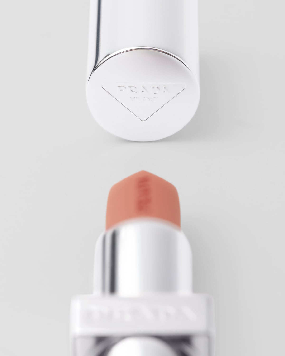 P159 - Nudo Prada Monochrome Soft Matte Lipstick - P159 - Nudo | PRADA