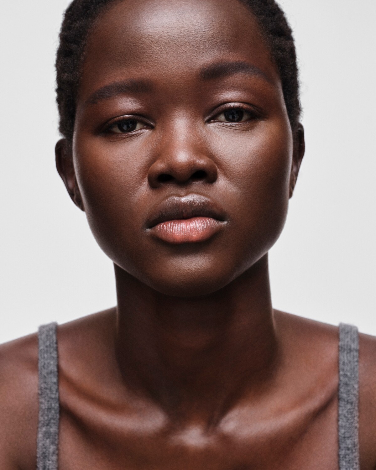 Dc80 - Dark Cool Prada Reveal Skin Optimizing Foundation - Dc80 - Dark ...