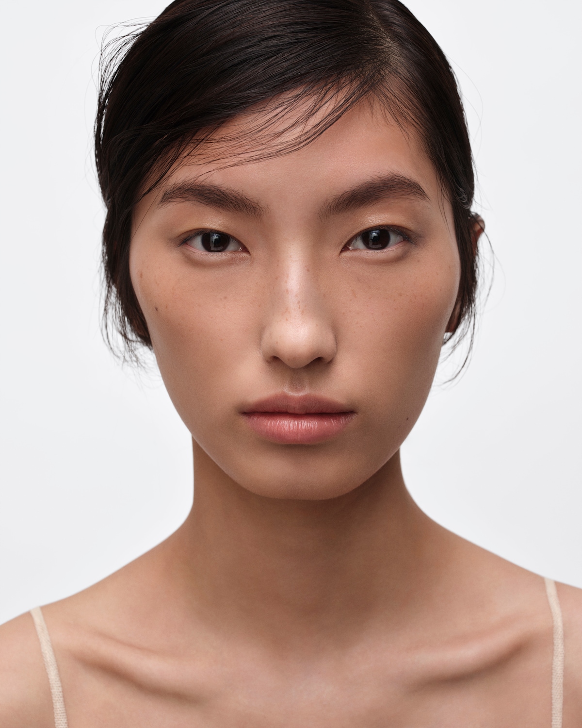 Ln10 - Light Neutral Prada Reveal Mesh Cushion Foundation - Ln10 ...