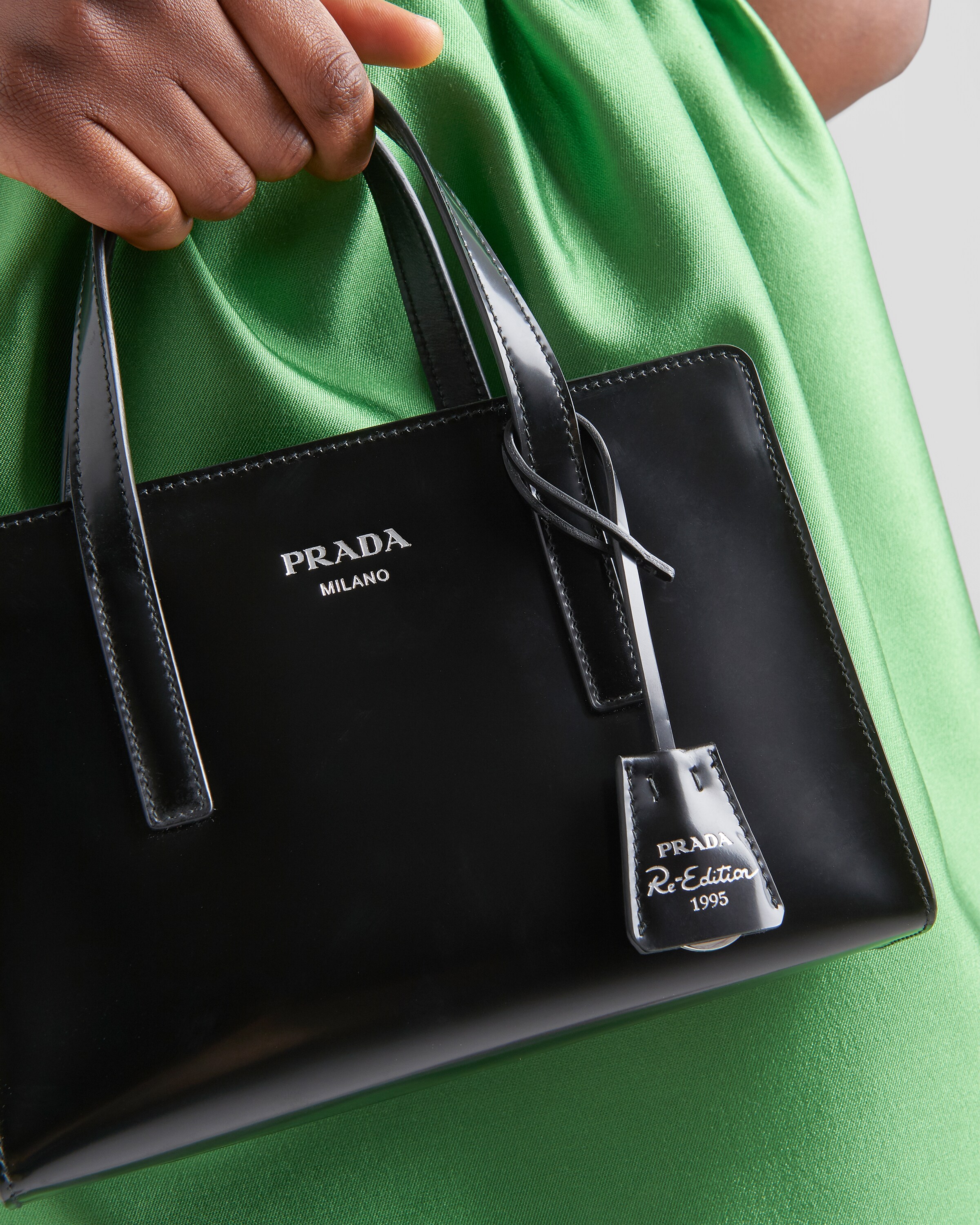 Prada Re-edition 1995 Fırçalanmış Deri Mini ÇAnta Black | PRADA