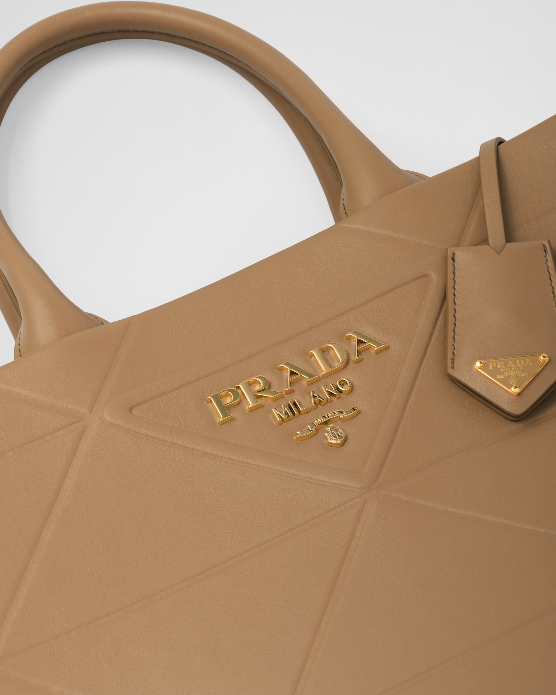 Karamell Mittelgroße Prada Symbole Tasche Aus Leder Mit Ziersteppung ...