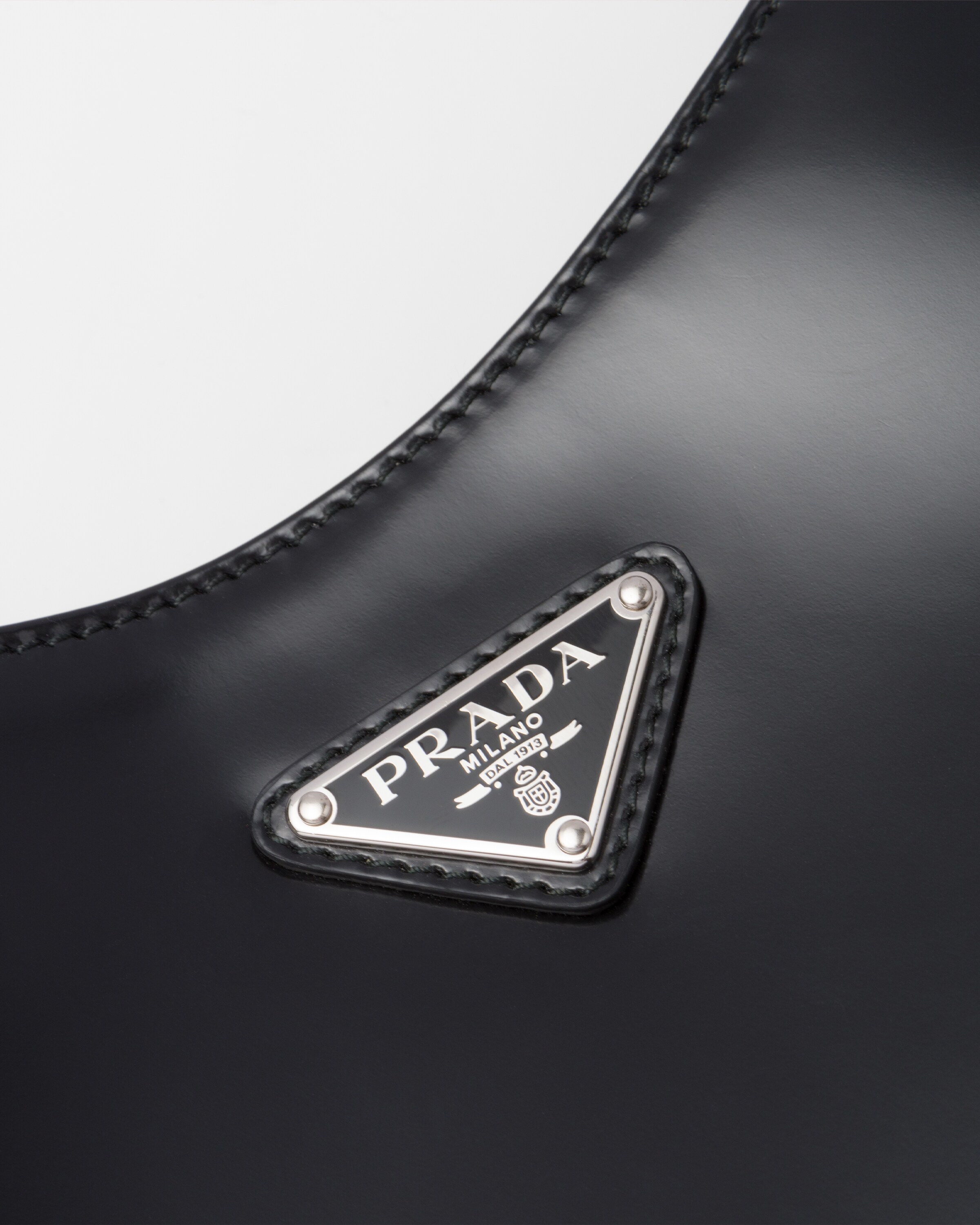 Bolsa De Ombro Prada Cleo Em Couro Escovado Preto | PRADA