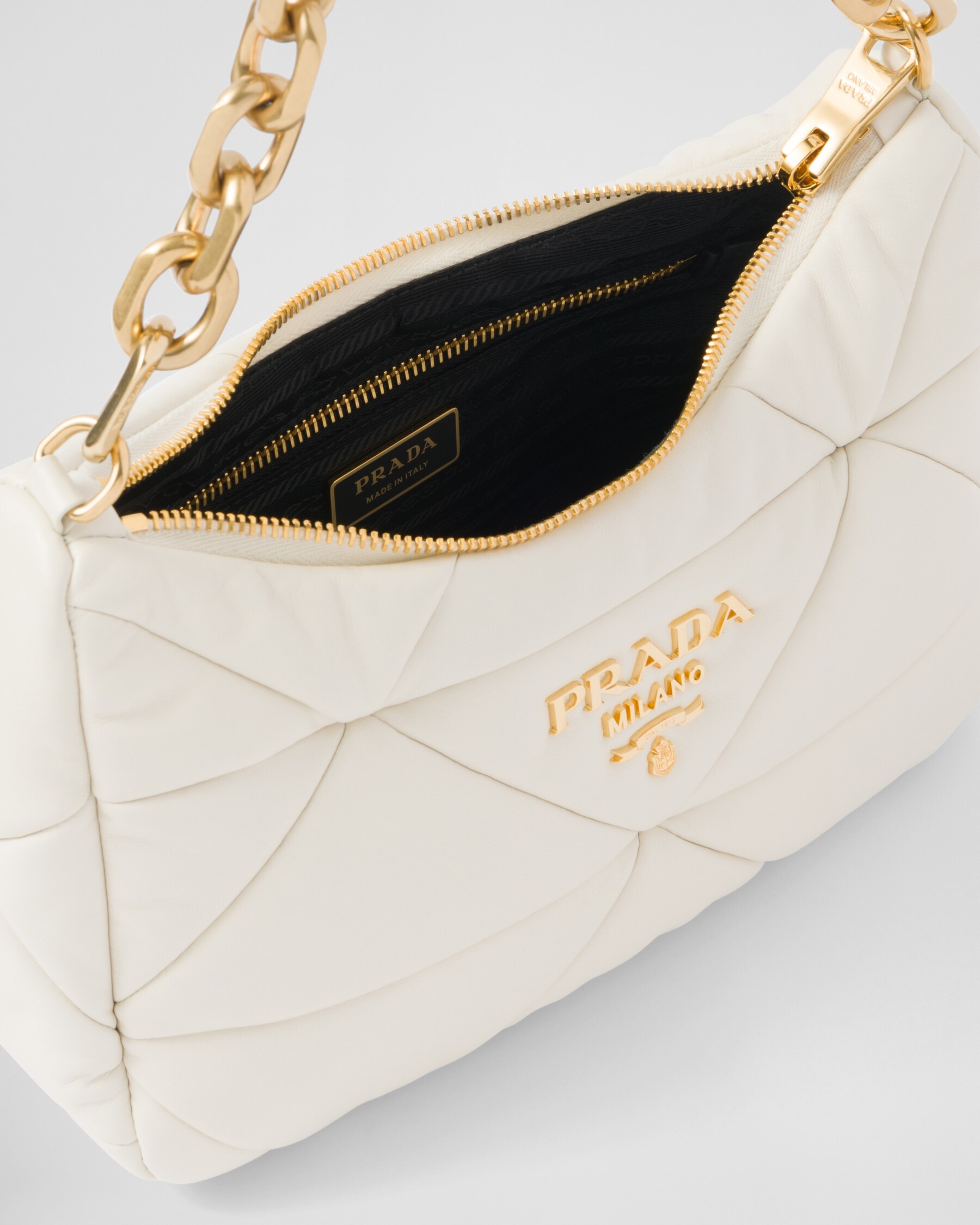 กระเป๋างานปะหนังนัปป้า Prada System ขาว | PRADA