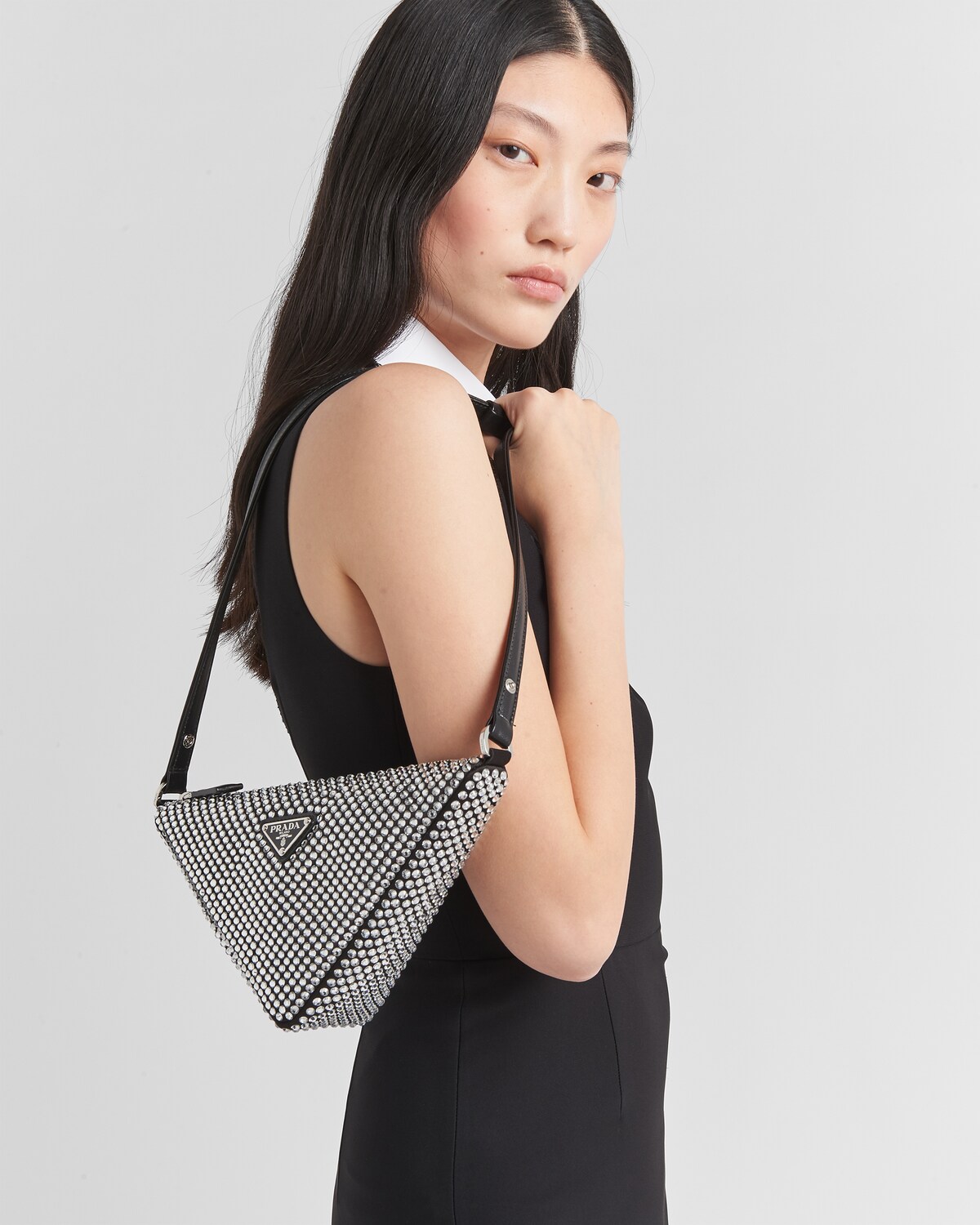 กระเป๋ามินิซาติน Prada Triangle ประดับคริสตัล คริสตัล | PRADA