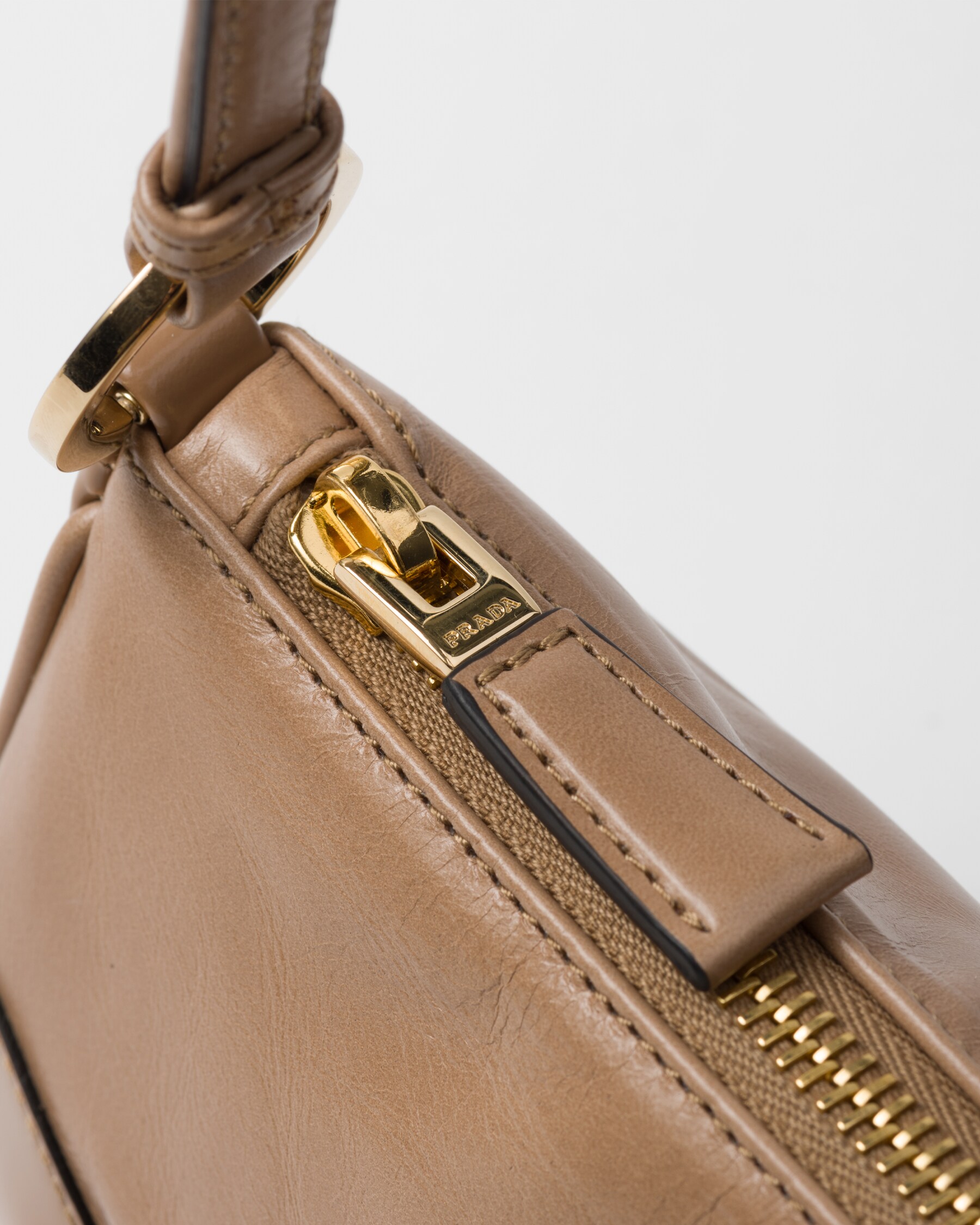 Cameo Prada Re-edition 2002 Small Leather Shoulder Bag | PRADA