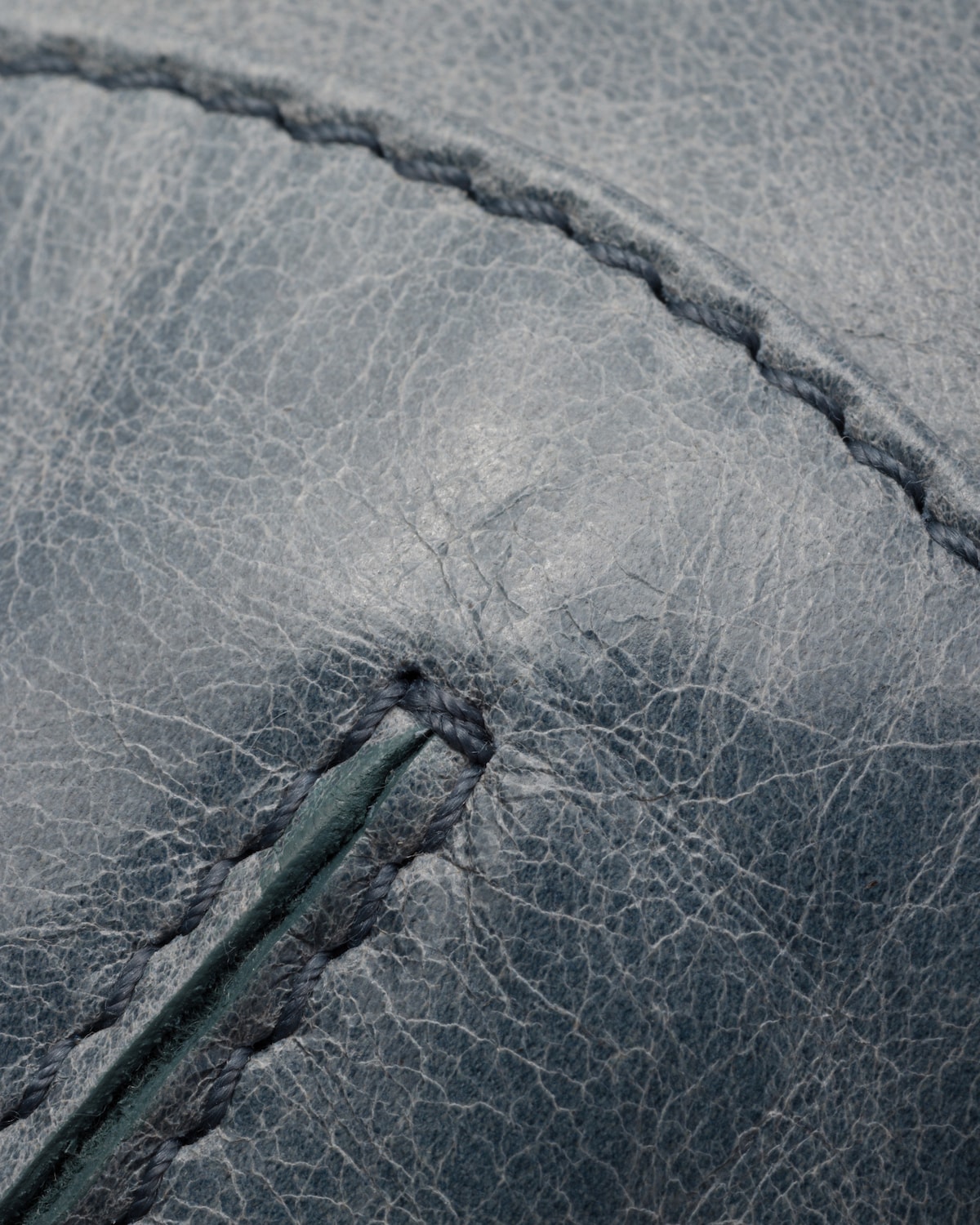 Air Force Blue Prada Re-edition 2002 Medium Leather Shoulder Bag | PRADA