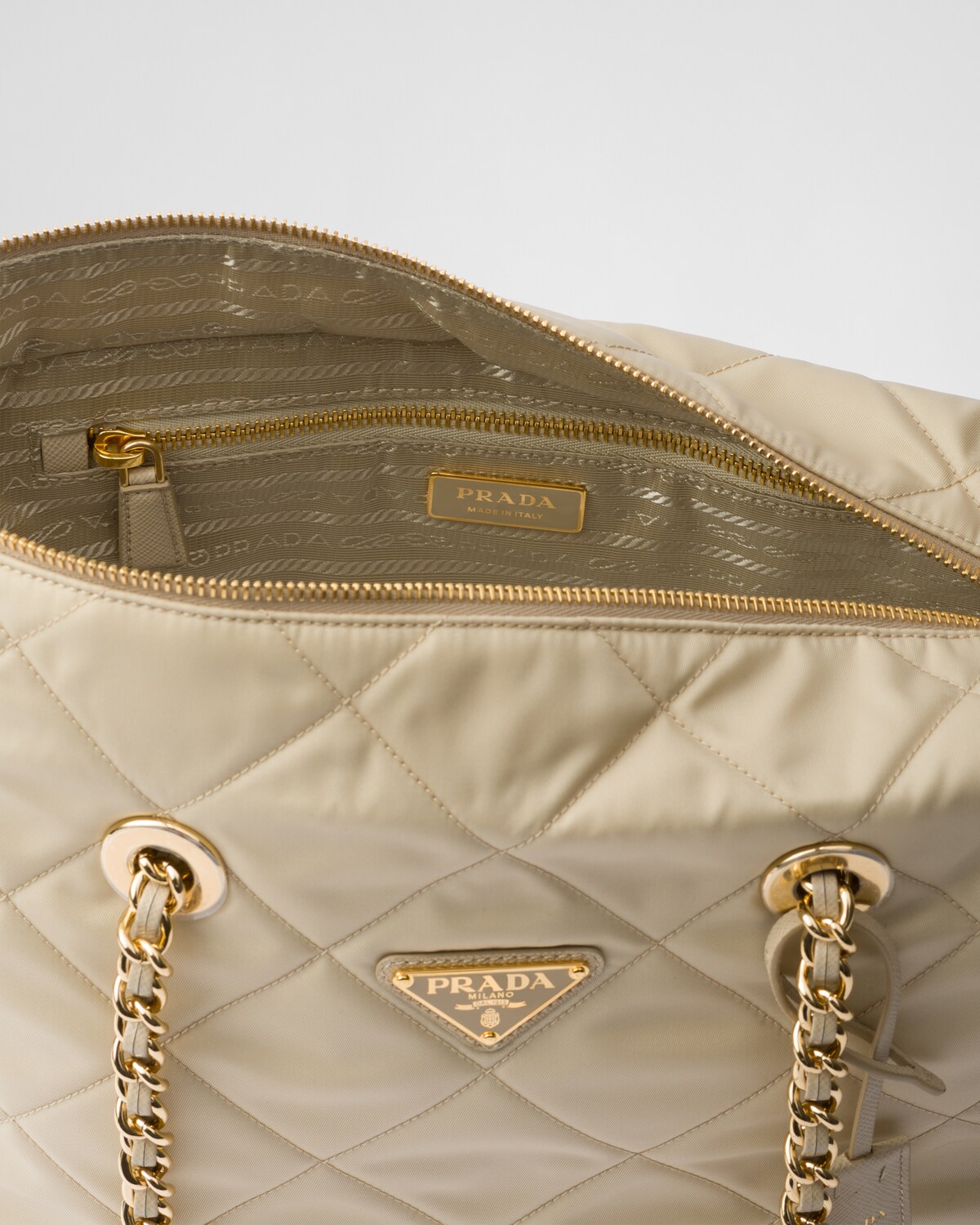 Desert Beige Prada Re-edition 1995 Chaîne Medium Re-nylon Tote Bag | PRADA