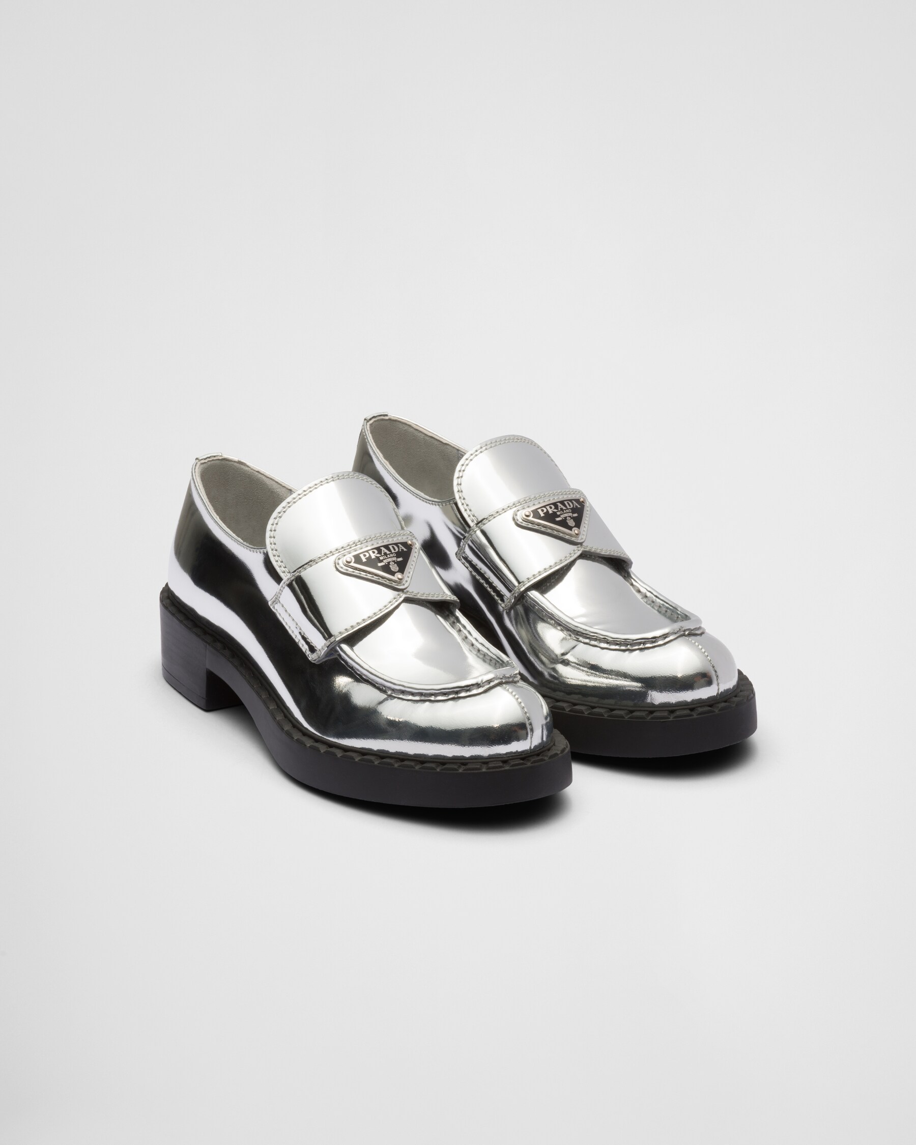Loafer Em Couro Metálico Prata | PRADA