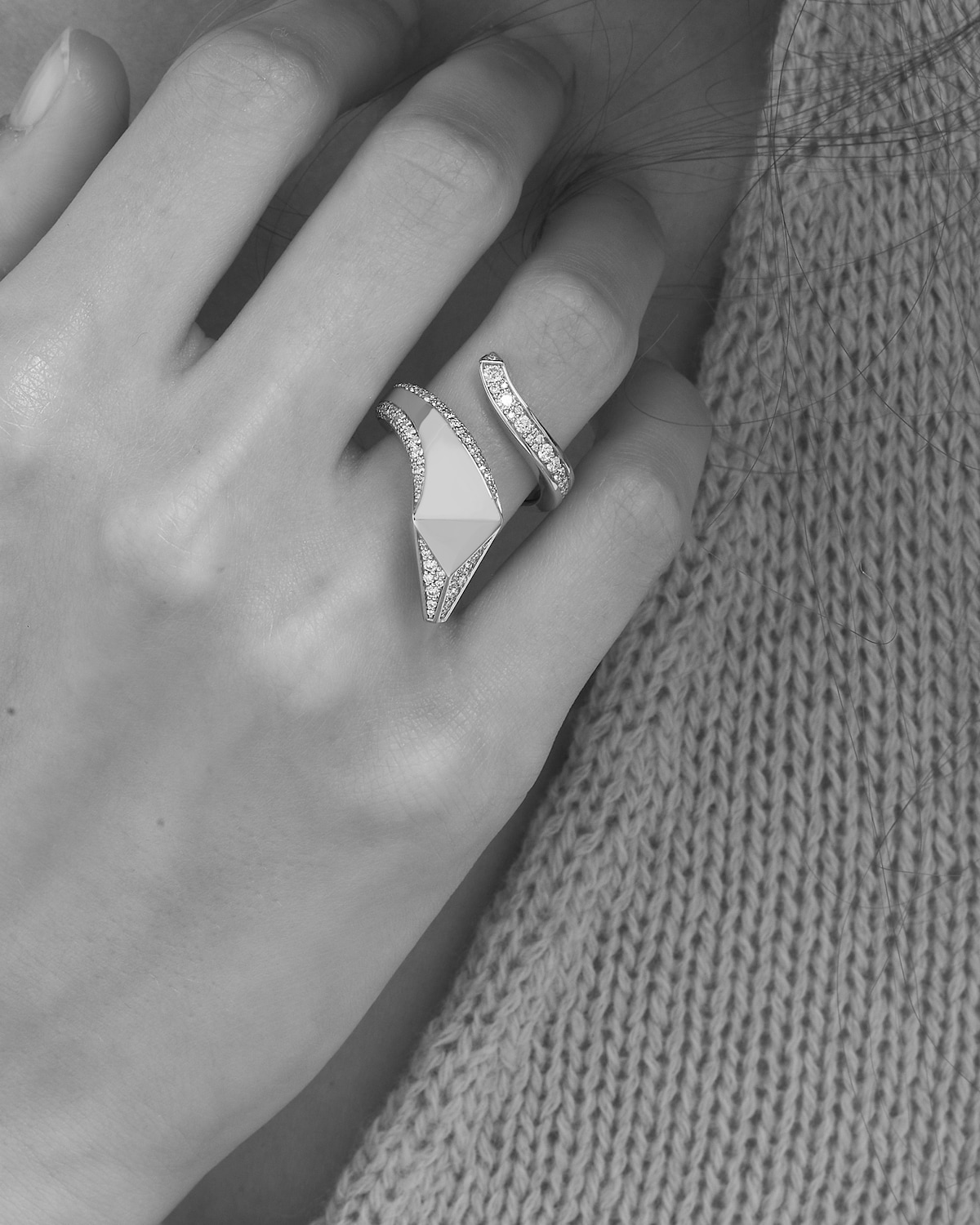 Gold/white Eternal Gold Snake Ring In Yellow Gold And Diamonds | PRADA