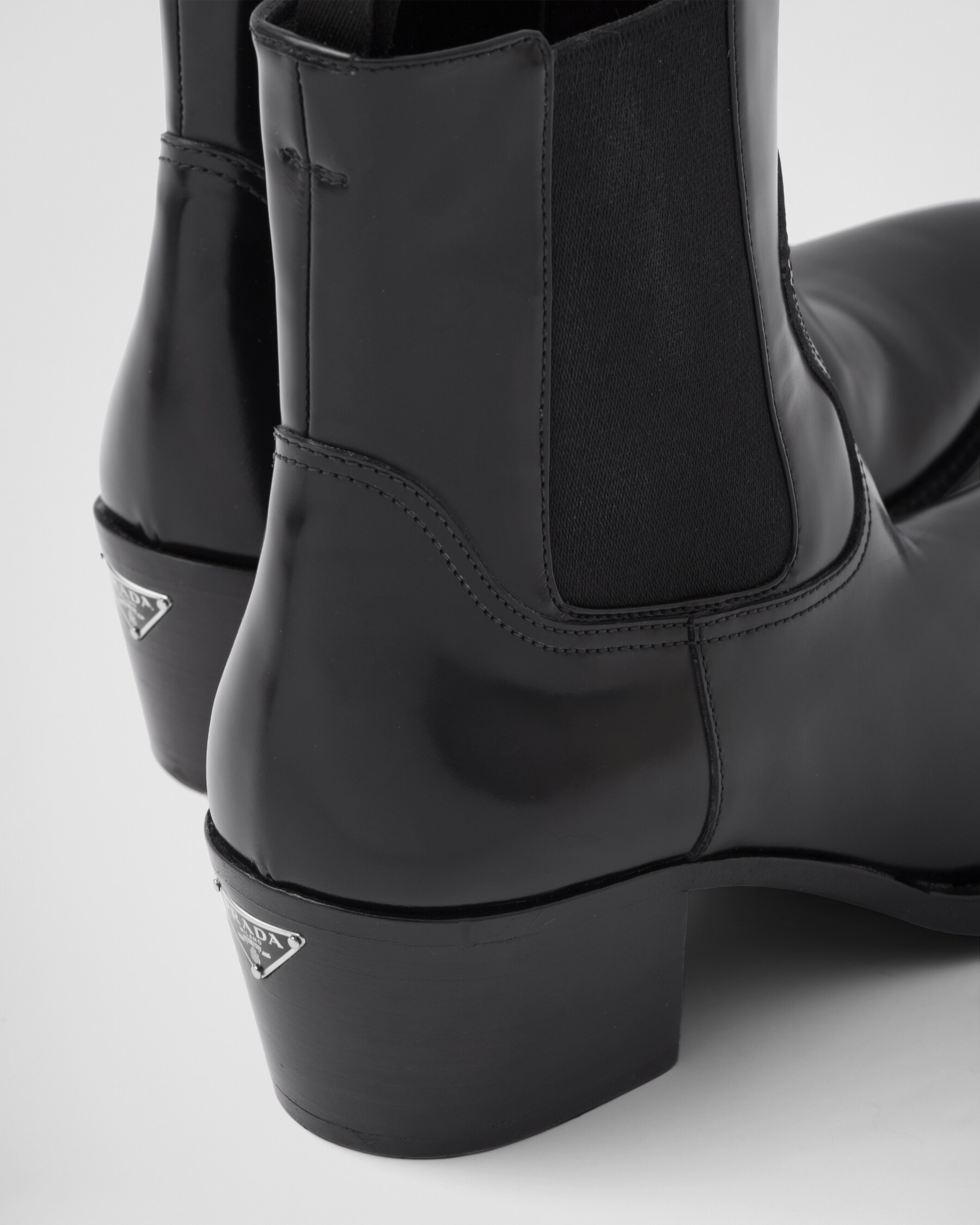 Botas De Piel Cepillada Negro | PRADA