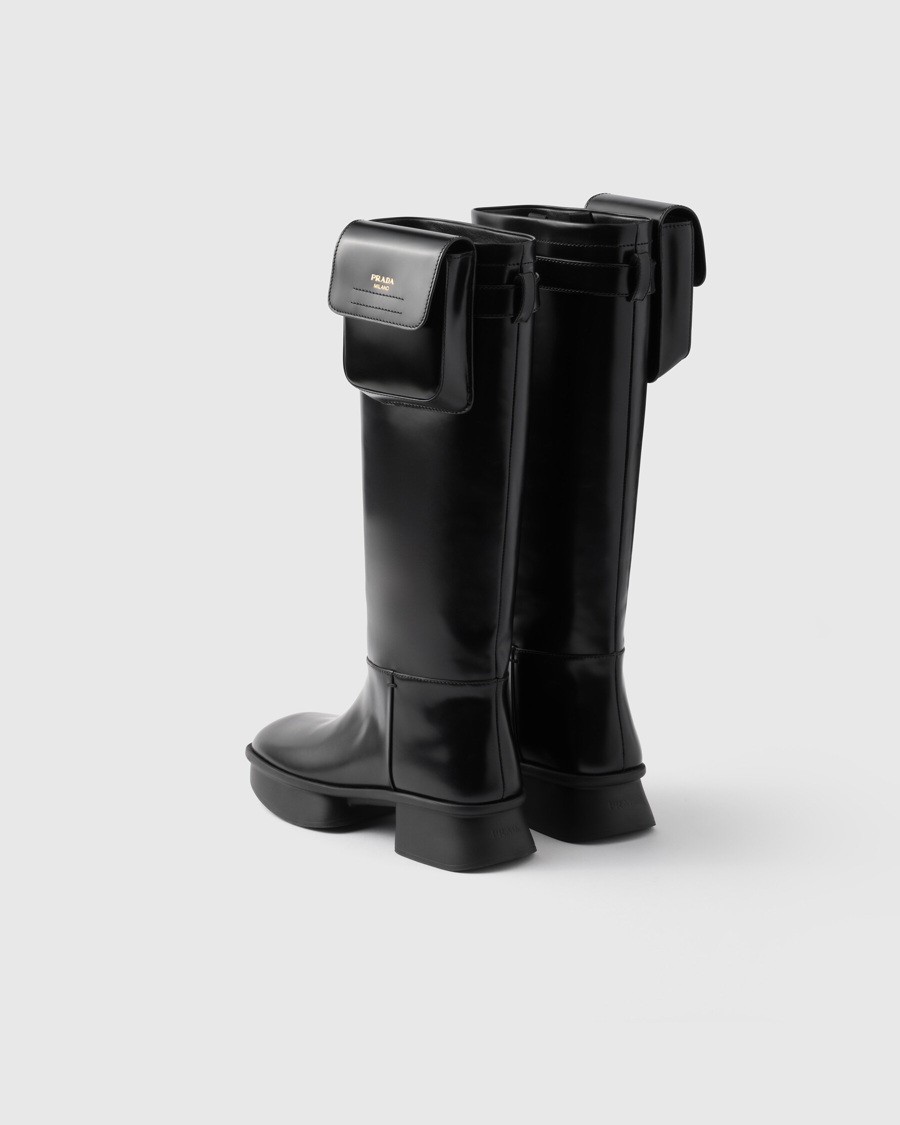 Bottes En Cuir Brossé Avec Pochette Noir | PRADA