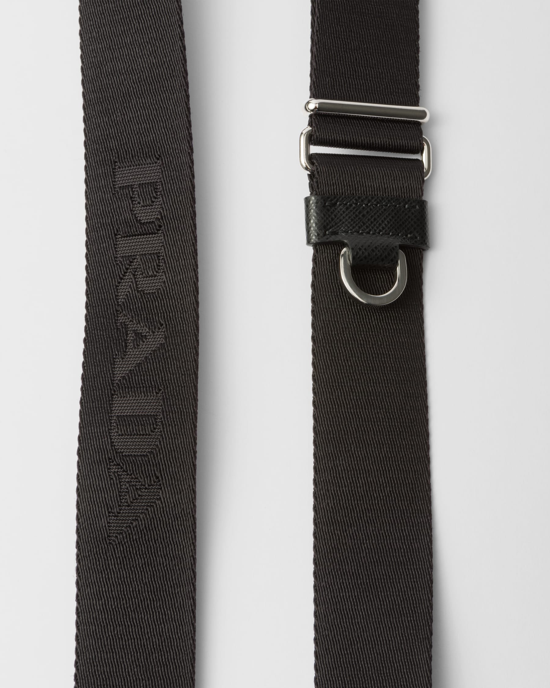 ブラック サフィアーノトライアングル Iphone 15 用カバー | PRADA