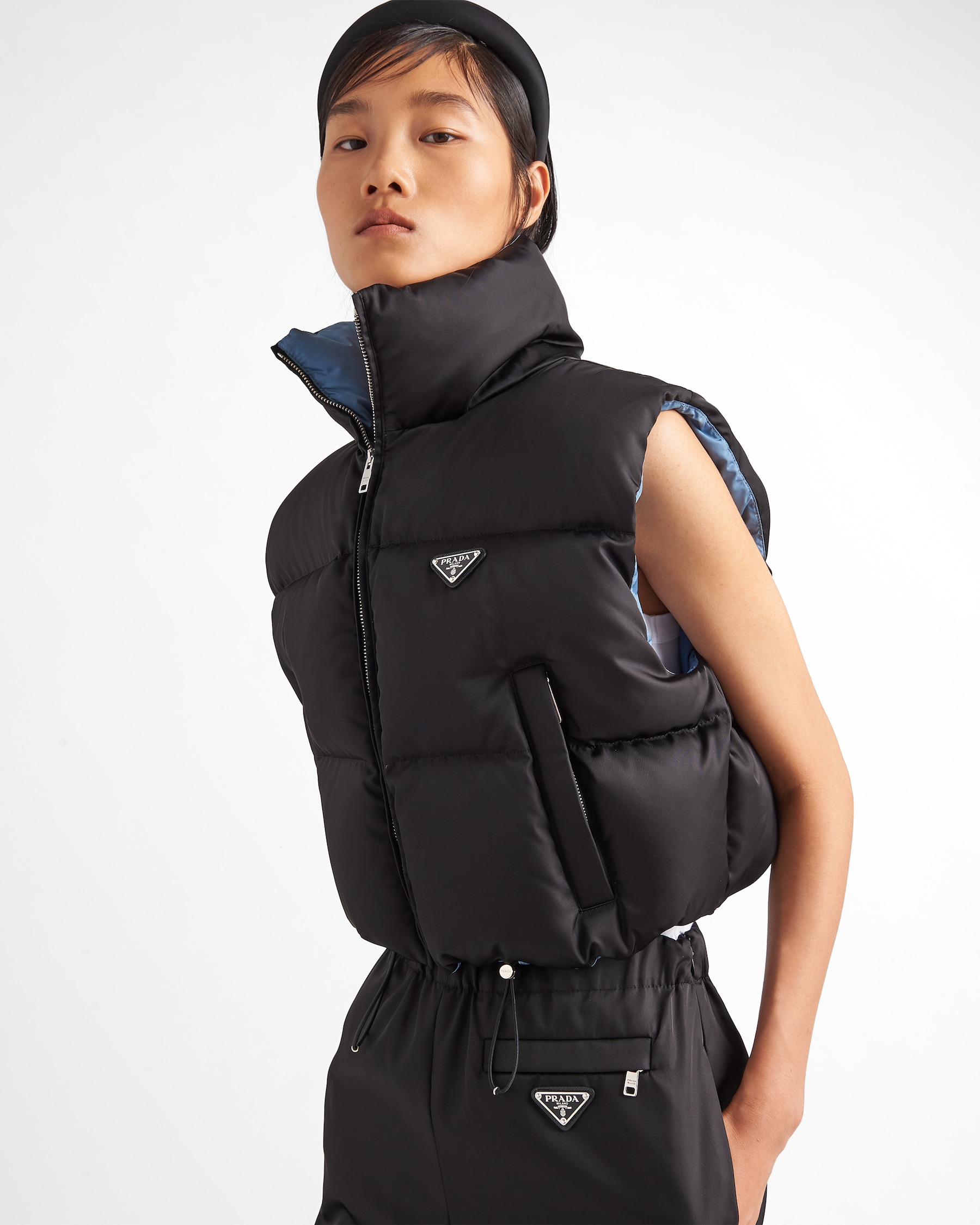 Chaleco Corto De Plumón Y Re-nylon Negro | PRADA