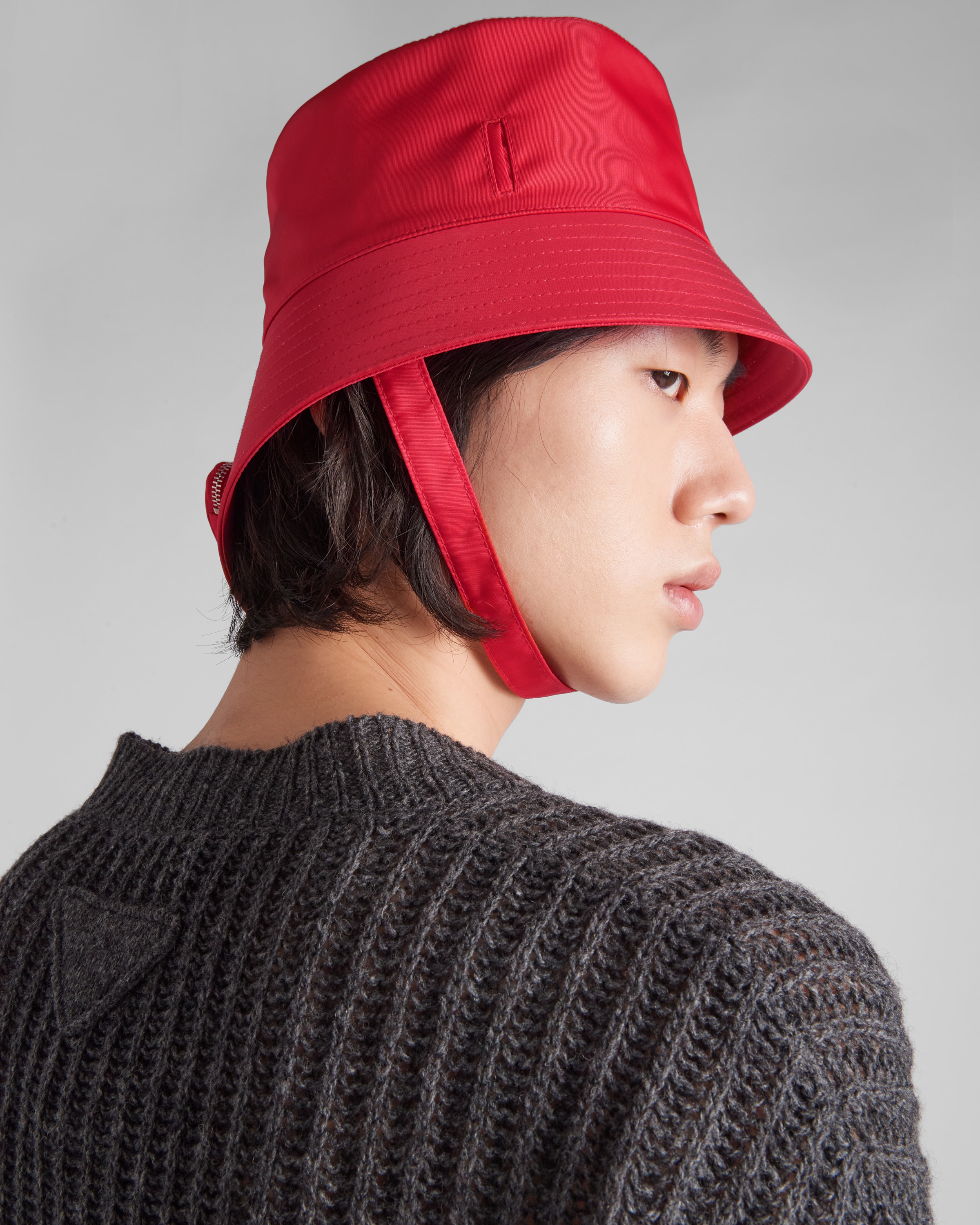 Cappello in Re-Nylon Rosso | Prada