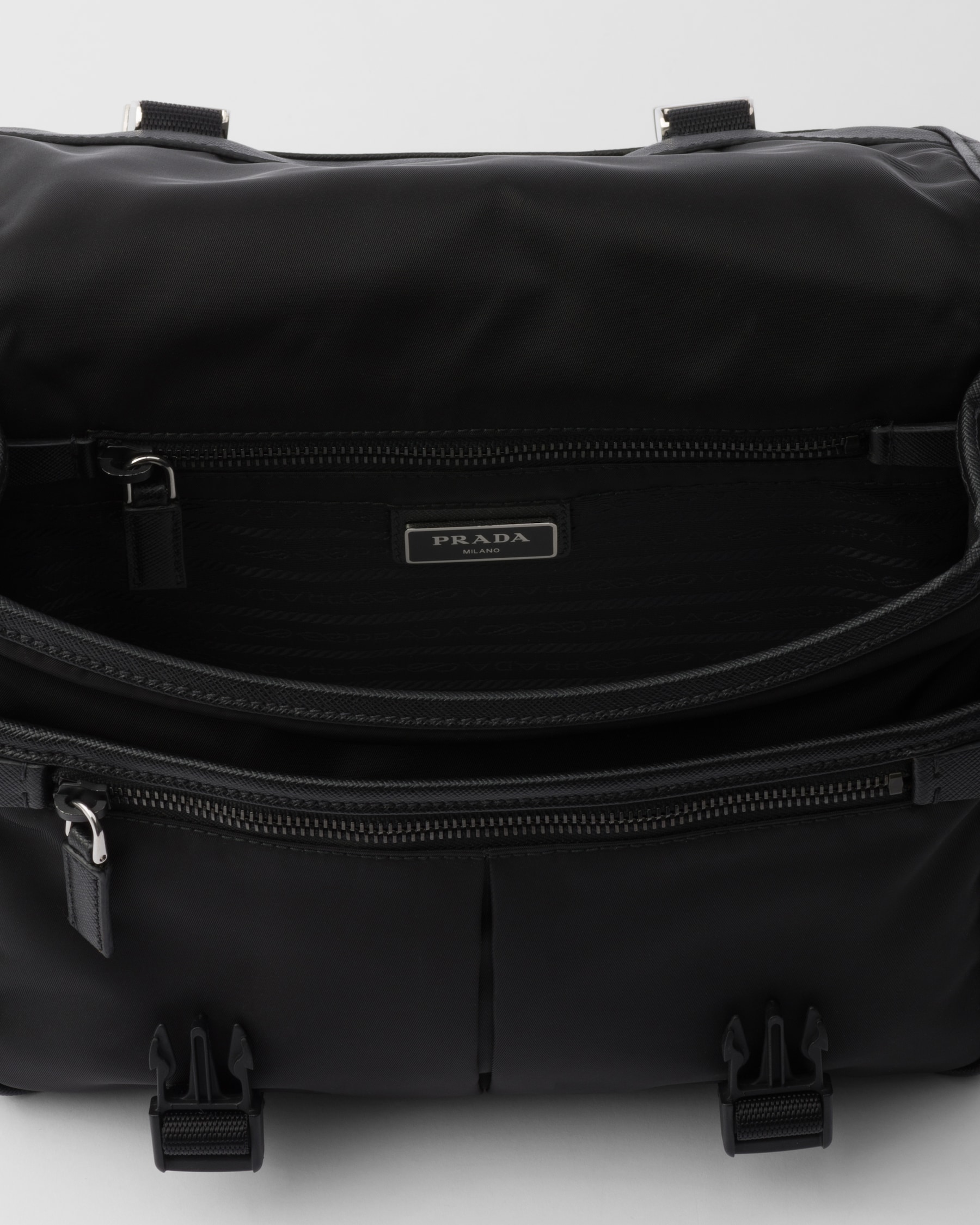 Re-nylon 及 Saffiano 皮革肩背袋 黑色 | PRADA