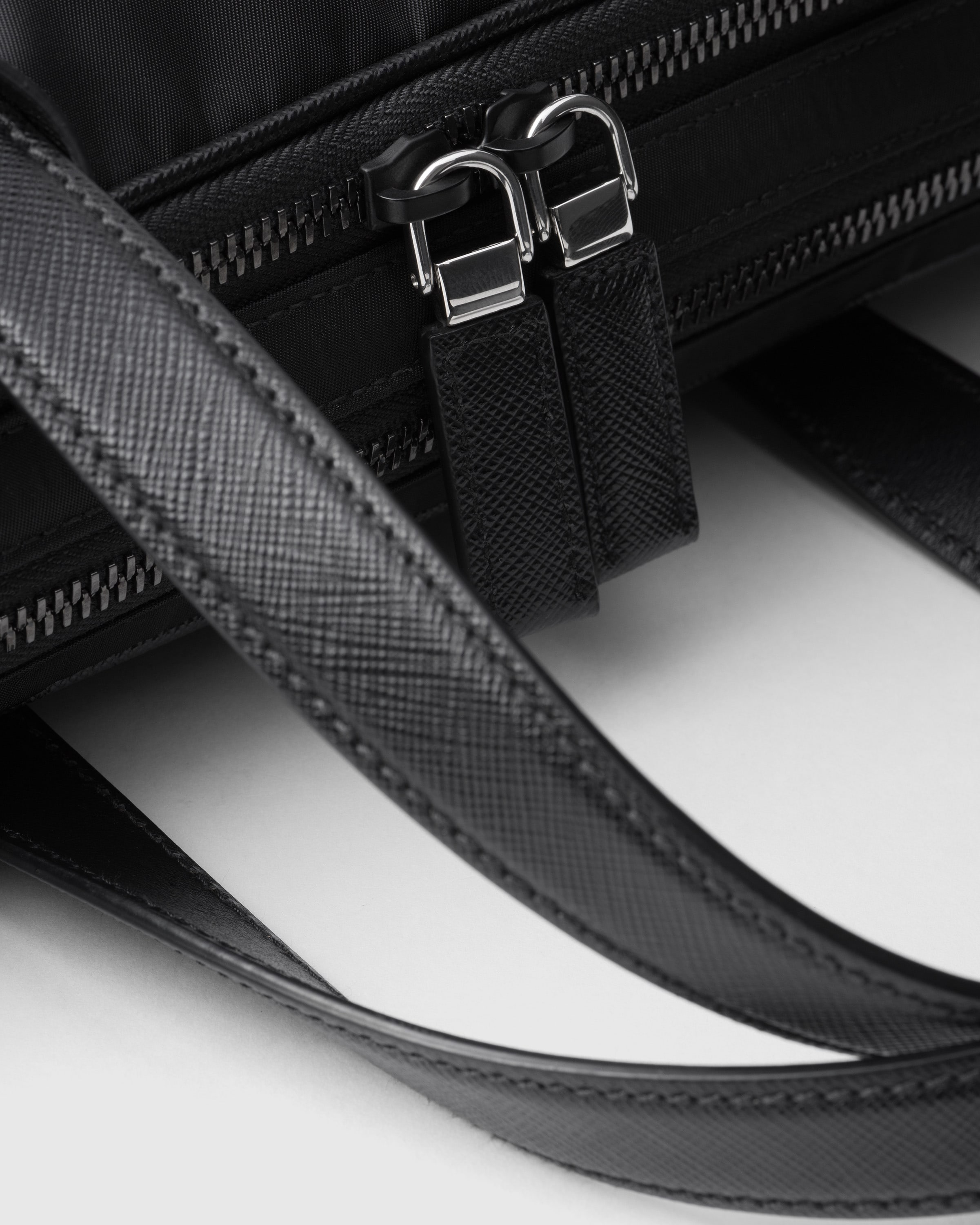 ブラック Re-nylon Xサフィアーノレザー ブリーフケース | PRADA ブラック Re-nylon Xサフィアーノレザー ブリーフケース | PRADA