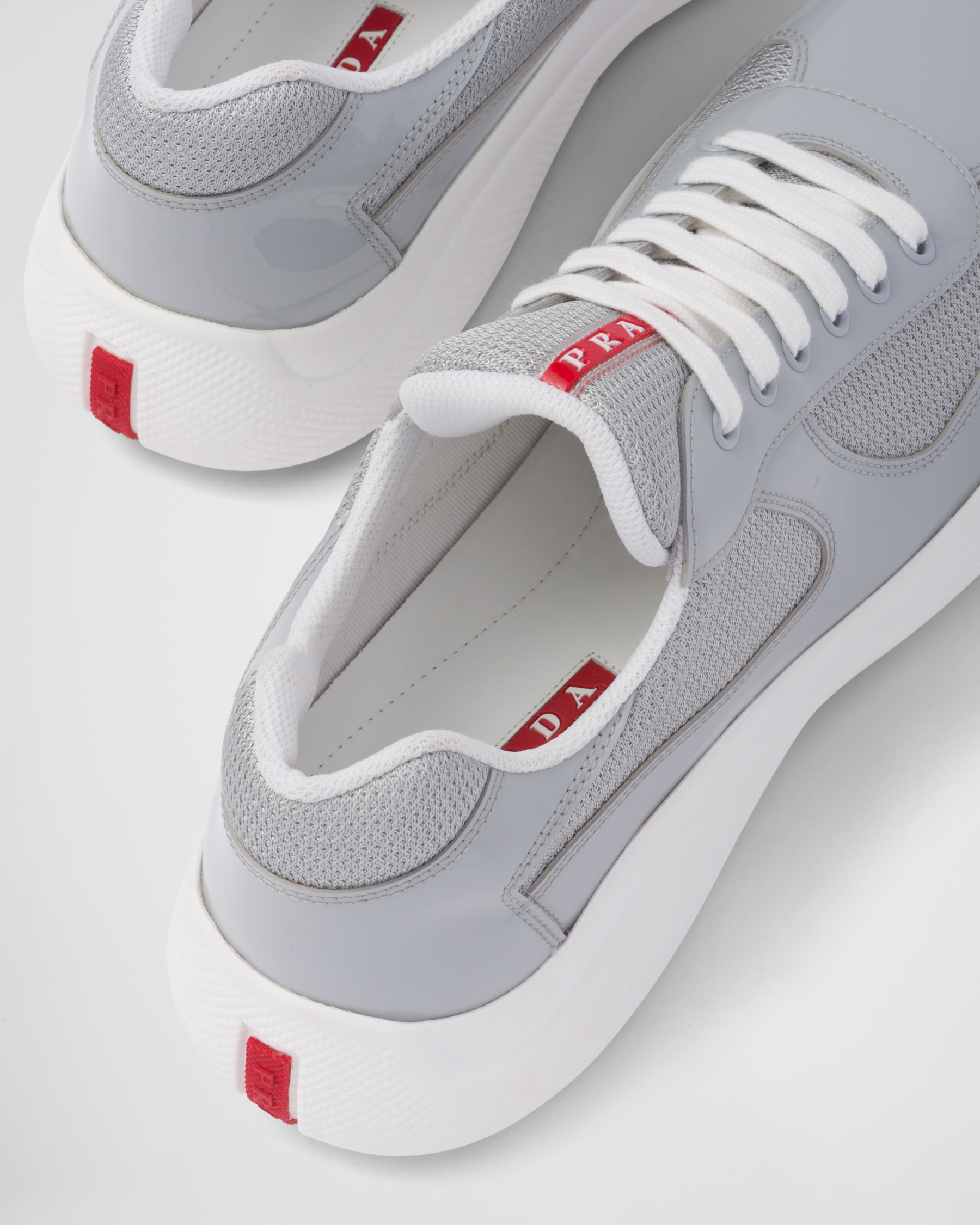 Sneakers Prada America’s Cup En Cuir Verni Et Tissu Technique Bleu Barbeau/argent | PRADA