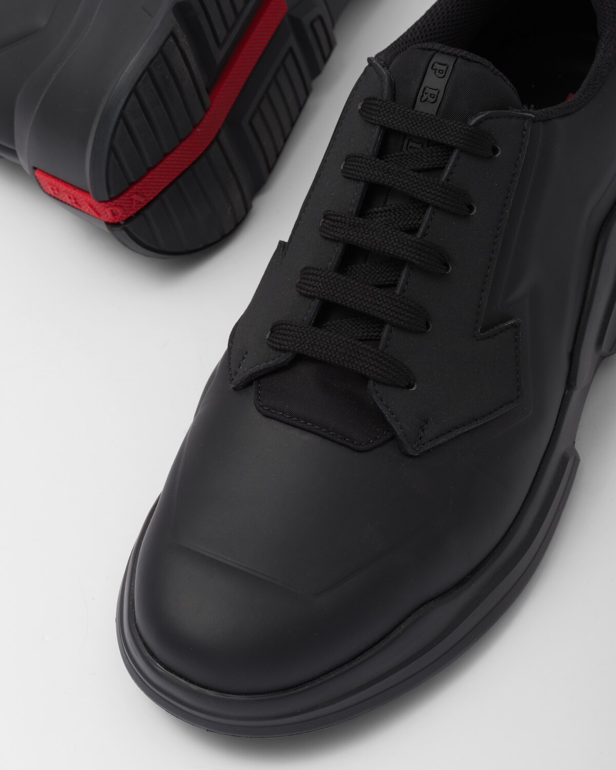 프라다 폴라리우스 스니커즈 블랙 | PRADA