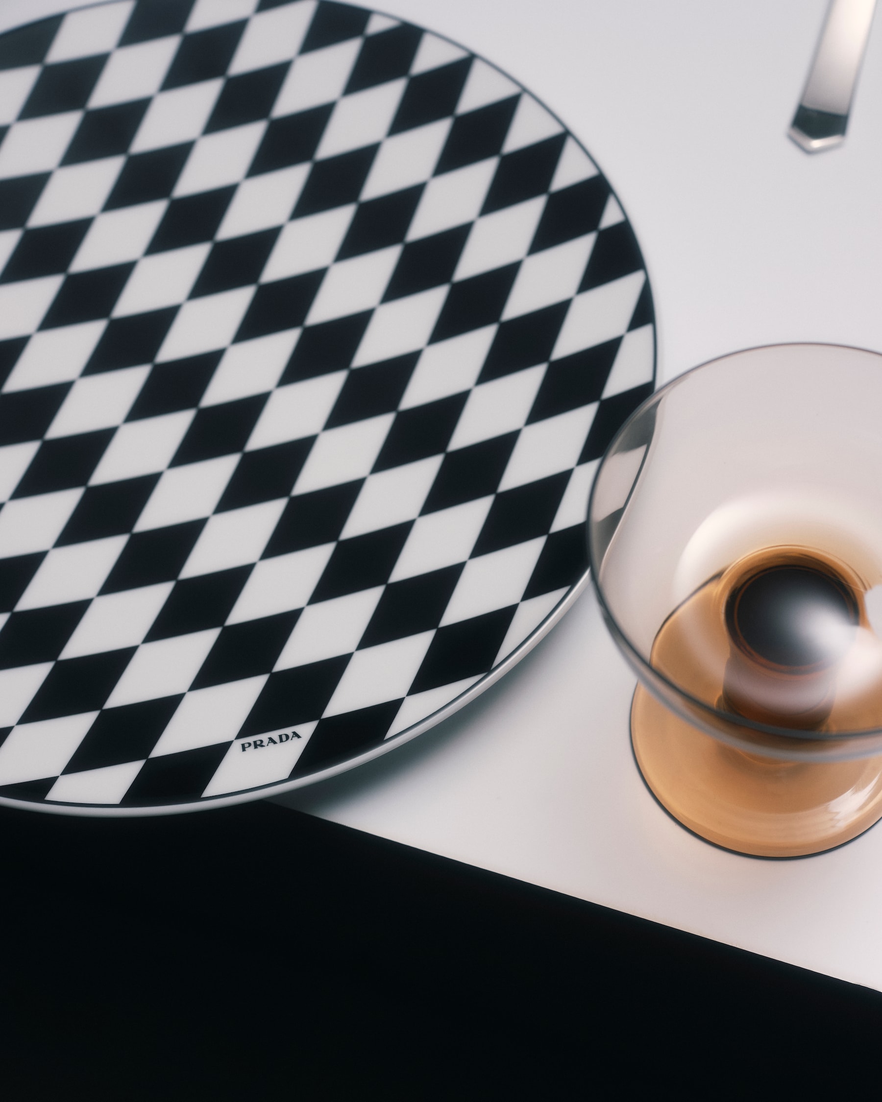 Assiette De Présentation En Porcelaine – Checkerboard Blanc/noir | PRADA