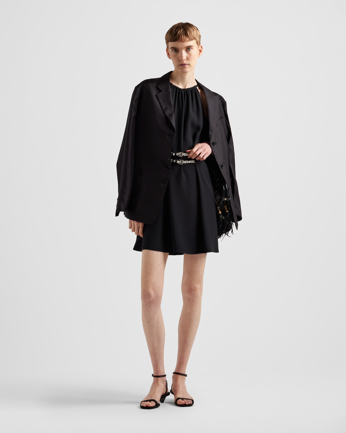 Robe Courte En Soie Sablée Brodée Noir | PRADA
