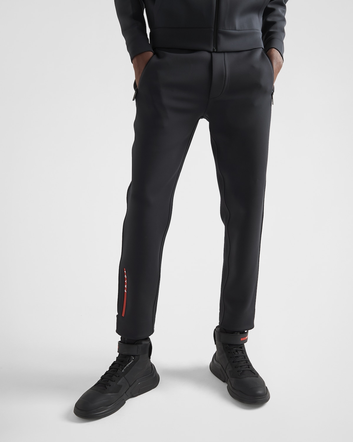 Jogging En Tissu Technique à Coutures Thermosoudées Noir | PRADA