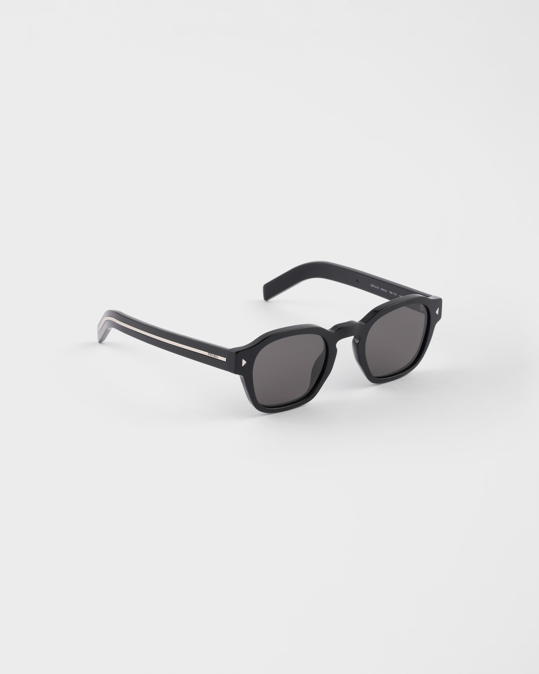 Lenses Ardesia Crist Sunglasses With The Iconic Metal Plaque | PRADA