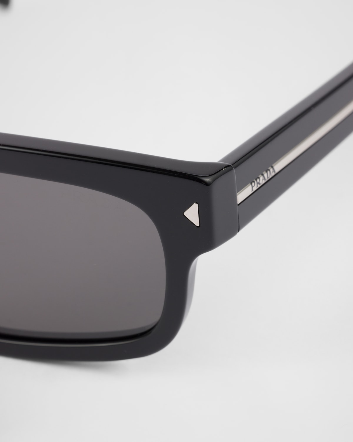 Lenses Ardesia Crist Sunglasses With The Iconic Metal Plaque | PRADA ...
