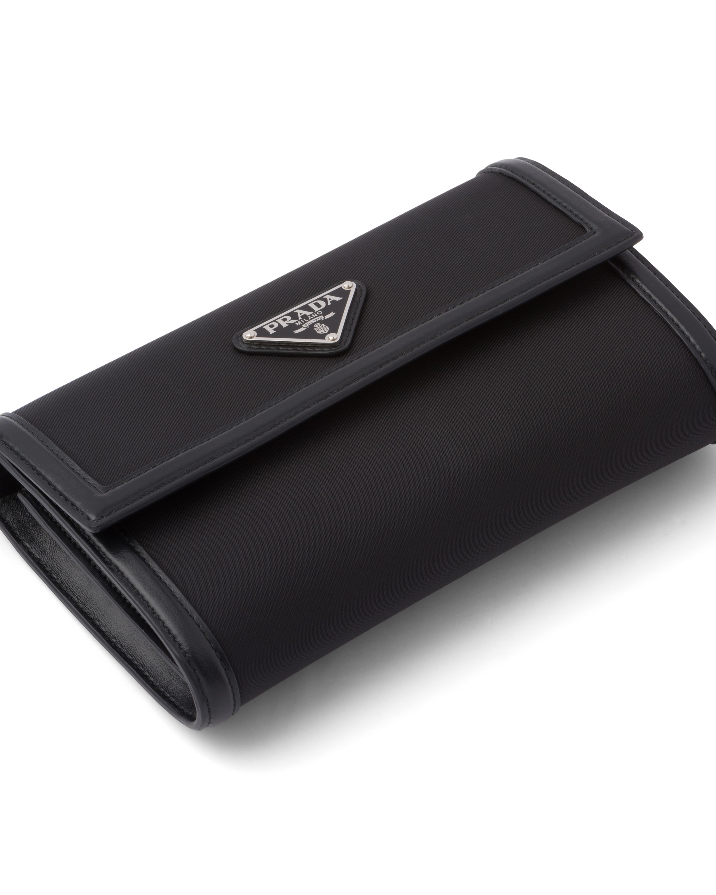 Cartera de nylon y piel con bandolera Negro | Prada